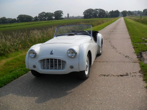 Triumph TR3 White Triumph TR3 | Voitures à vendre | Classic Car Passion