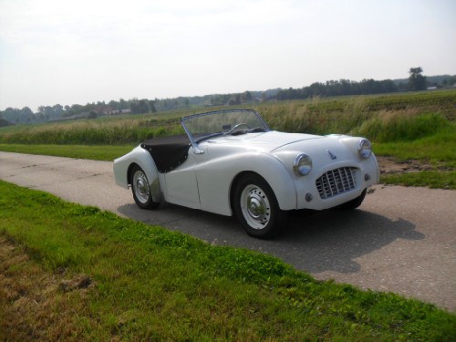 Triumph TR3 White Triumph TR3 | Voitures à vendre | Classic Car Passion